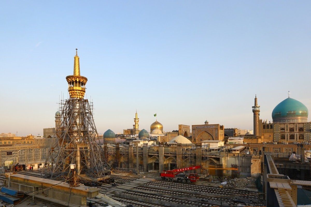 جابجایی گلدسته ۴۰ ساله صحن جمهوری در حرم مطهر رضوی - شبستان
